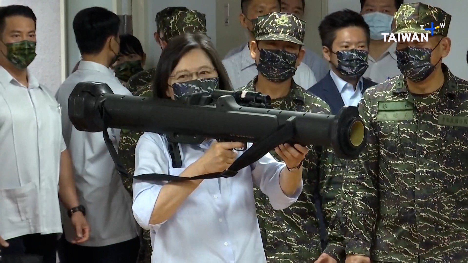 President Tsai Shoulders Rocket Launcher - TaiwanPlus