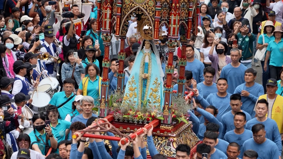 Taiwan's Largest Catholic Procession Attracts Thousands - TaiwanPlus