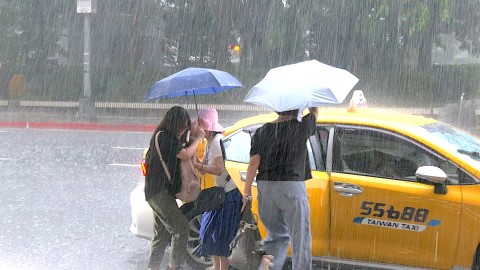 Heavy Rain Warning Issued for Much of Taiwan - TaiwanPlus