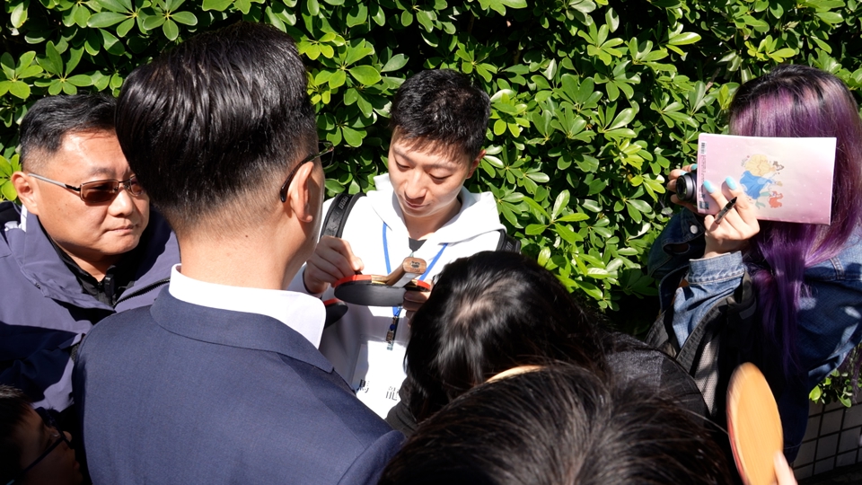 Chinese Students, Table Tennis Legend Ma Long Visit Taiwanese ...