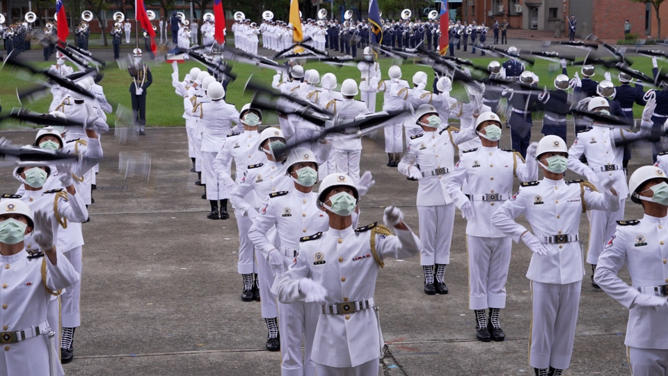 Taiwan's Honor Guard Perfects Rifle Drill Ahead of National Day Parade ...