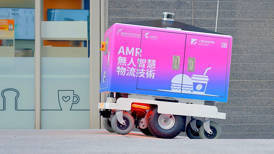 Taiwan Inventors Create Food Delivery Robot - TaiwanPlus