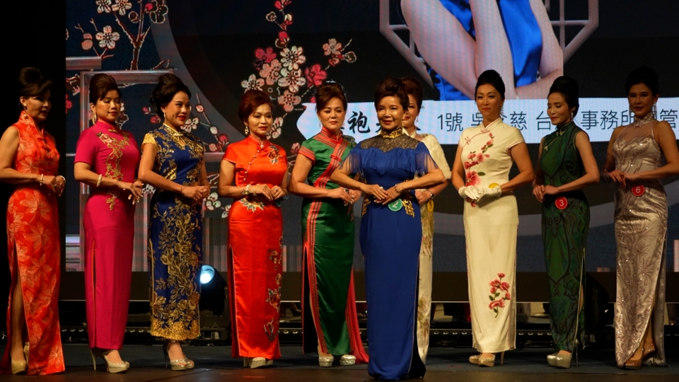 Women Showcase Tradition and Grace at Int'l Chinese Qipao Beauty ...